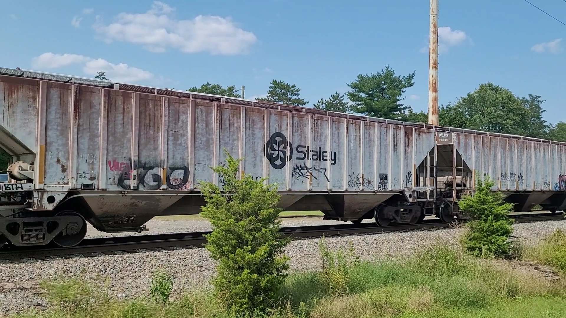 Solve Staley covered hopper jigsaw puzzle online with 120 pieces