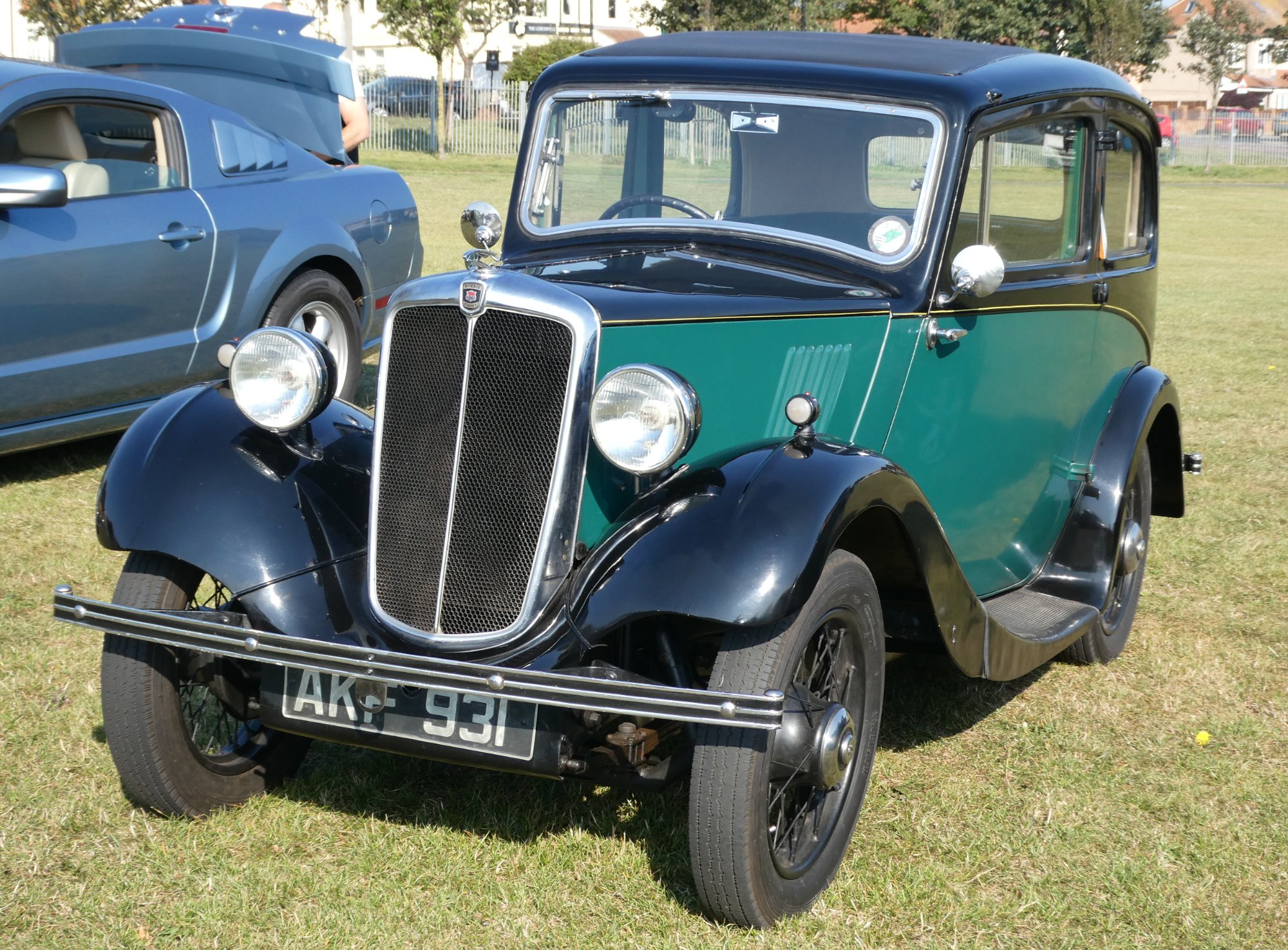 Solve 1935 Morris Eight Saloon jigsaw puzzle online with 204 pieces