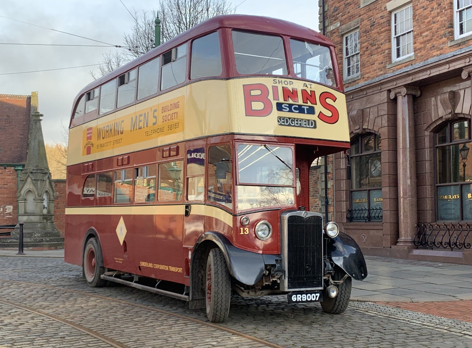 Solve 1947 Crossley DD42/3 Bus jigsaw puzzle online with 108 pieces