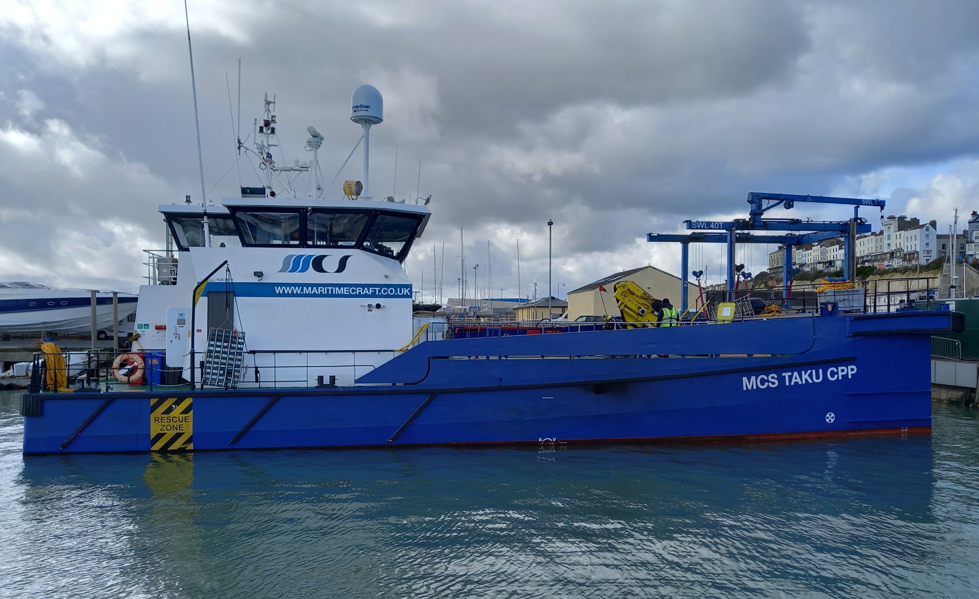 Solve MCS TAKU CPP - offshore supply ship jigsaw puzzle online with 77 pieces