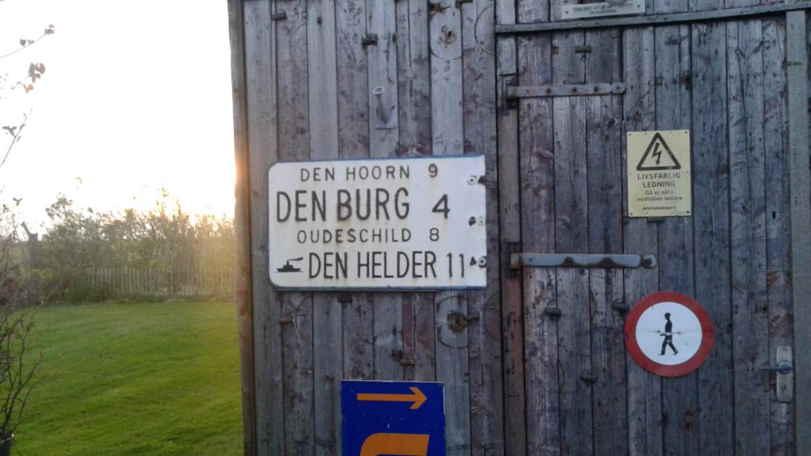 Solve 2322 Old Sign Texel Netherlands jigsaw puzzle online with 15 pieces