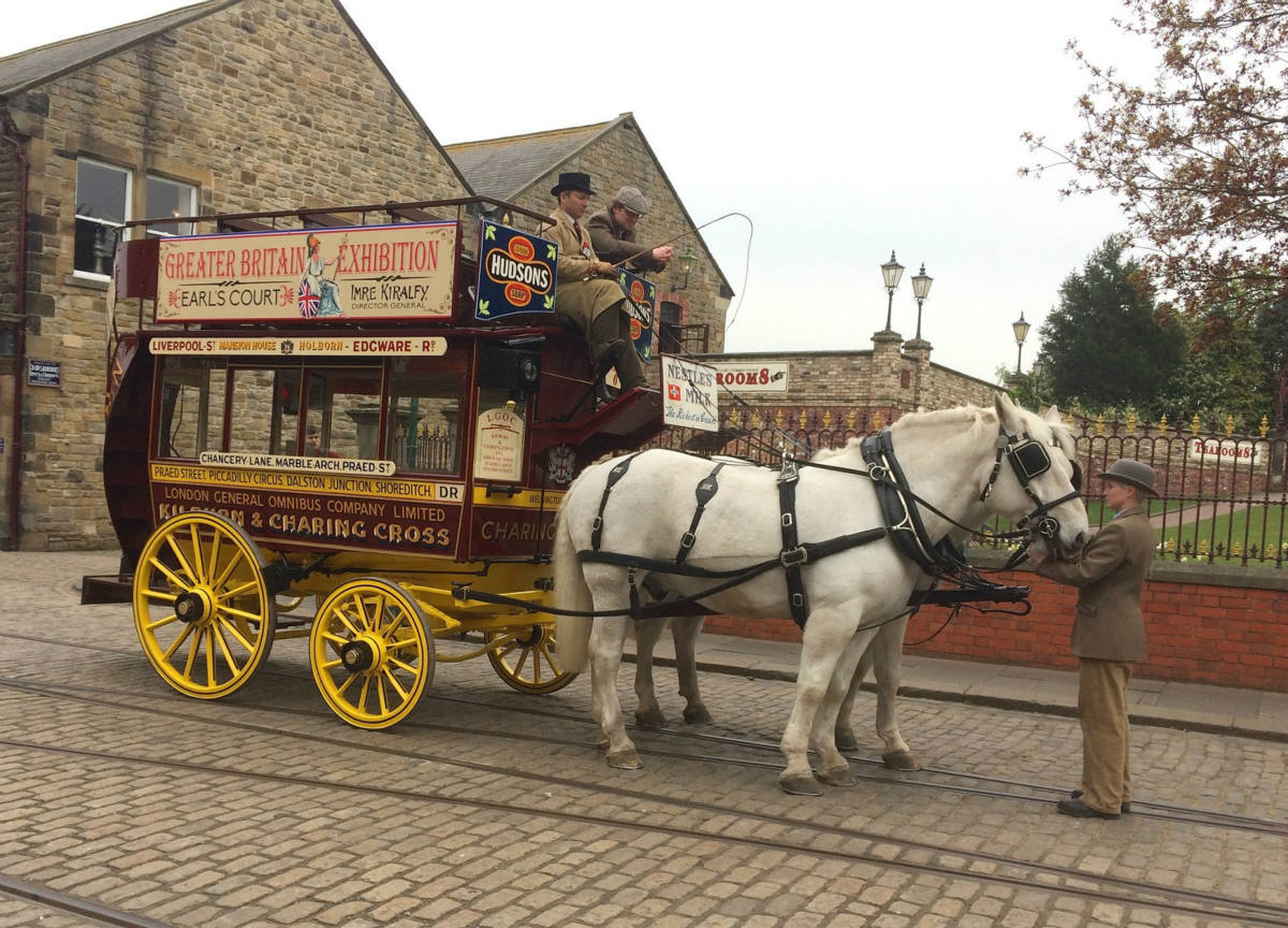 Solve 1897 London Horse Bus jigsaw puzzle online with 108 pieces