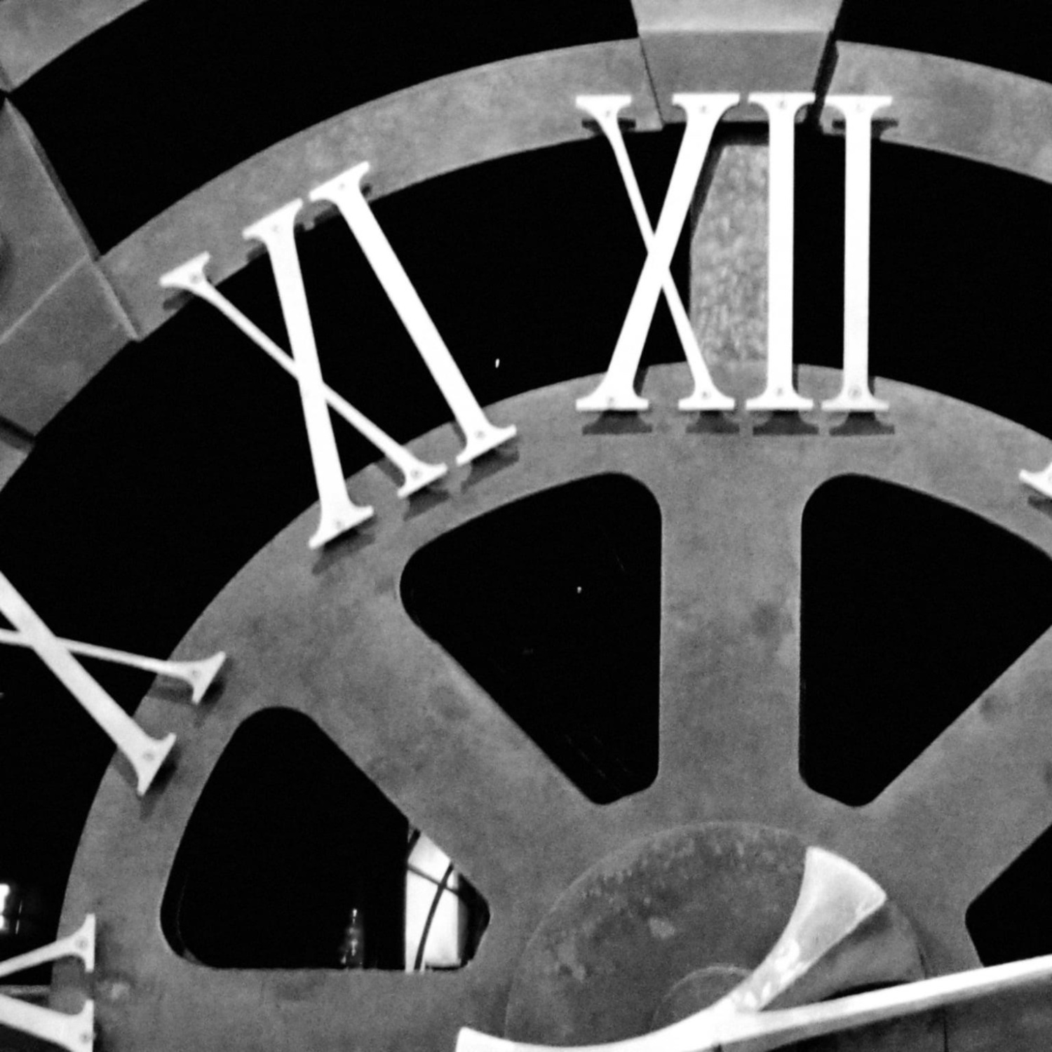 Solve Time jigsaw puzzle online with 144 pieces