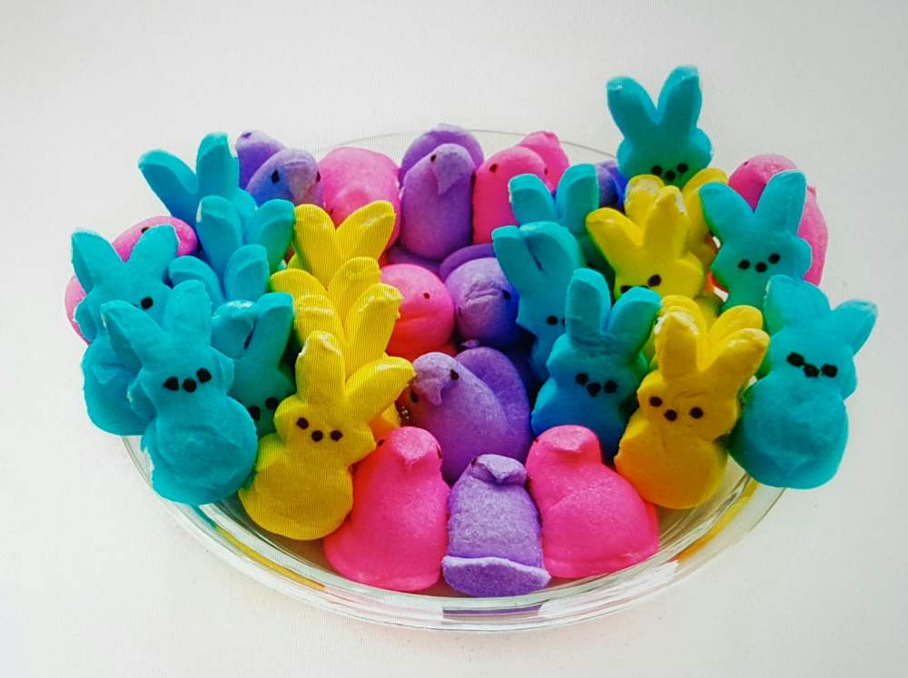 Solve MARSHMALLOW PEEPS jigsaw puzzle online with 12 pieces