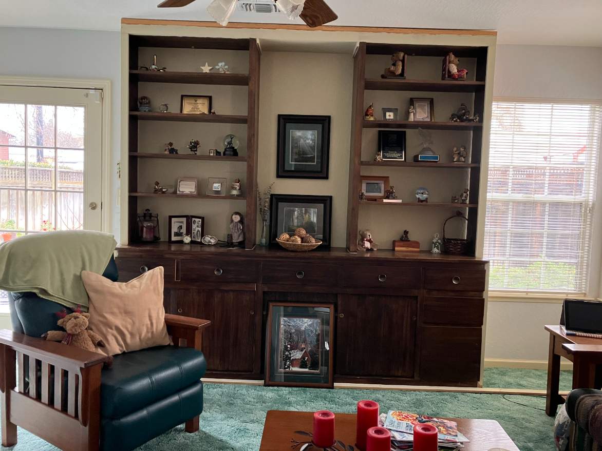 Solve Bookcase/Cabinet jigsaw puzzle online with 20 pieces