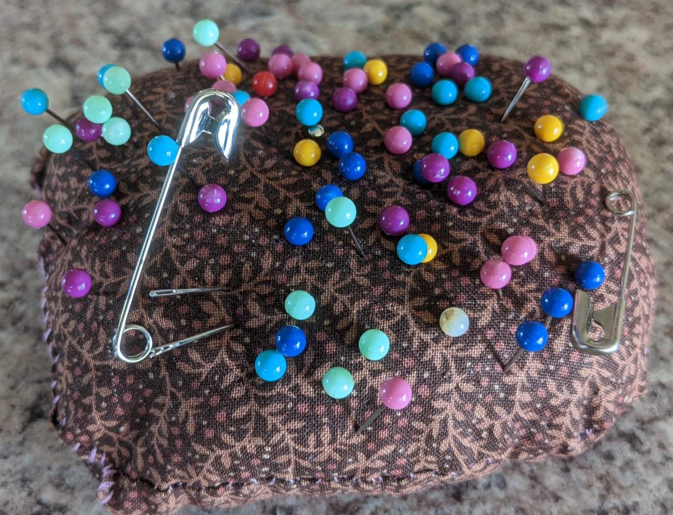 Solve Pins & needles jigsaw puzzle online with 30 pieces