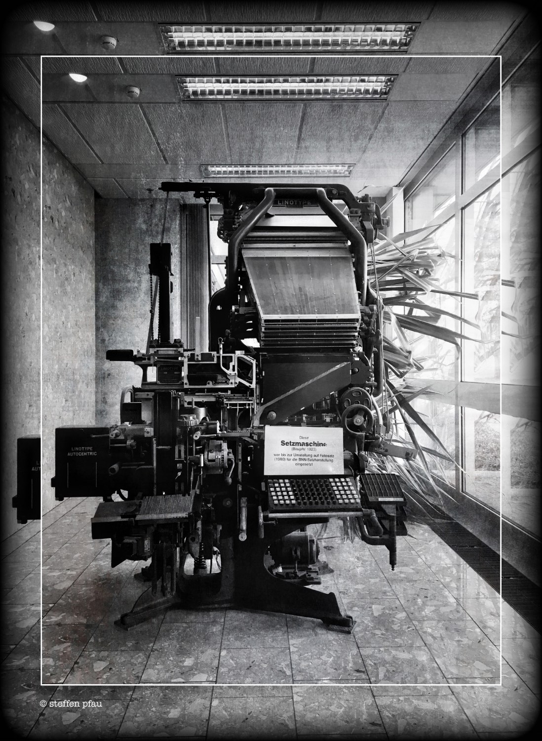 Solve Setzmaschine 1923 / 1923 typesetting machine jigsaw puzzle online ...
