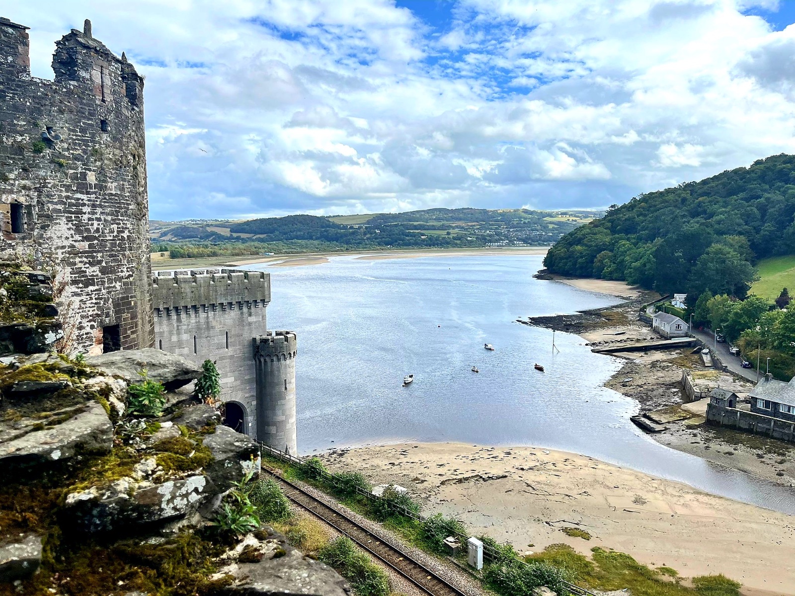 Solve Conway Castle and sea jigsaw puzzle online with 48 pieces