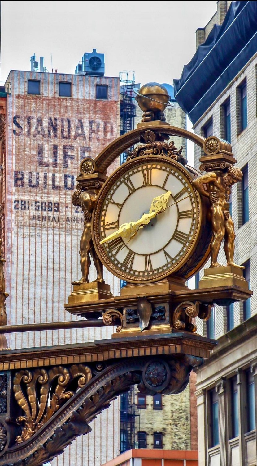 Solve Kaufmanns clock, Pittsburgh Pennsylvania up to 594 pcs jigsaw puzzle online with 45 pieces