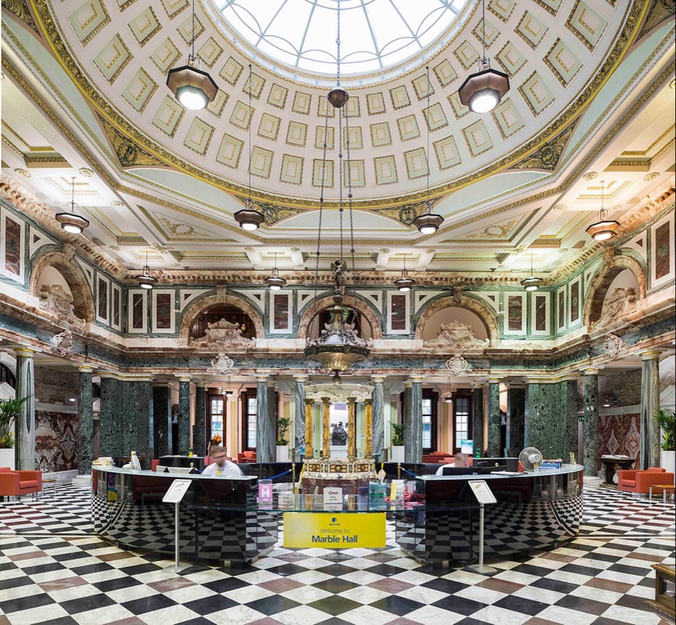 Solve SURREY HOUSE - THE MARBLE HALL jigsaw puzzle online with 90 pieces