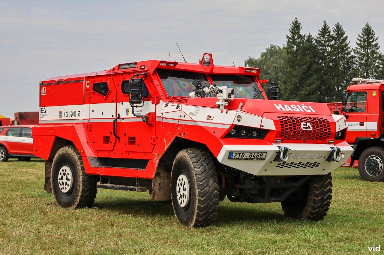 Solve TATRA Triton jigsaw puzzle online with 294 pieces