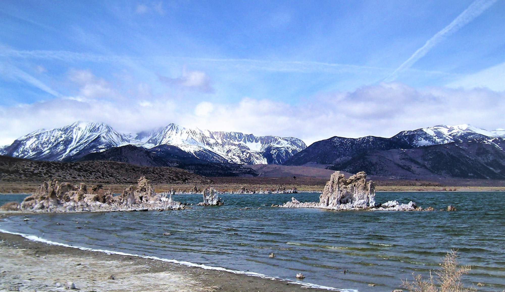 Solve Lake Mono. April 2013 jigsaw puzzle online with 170 pieces