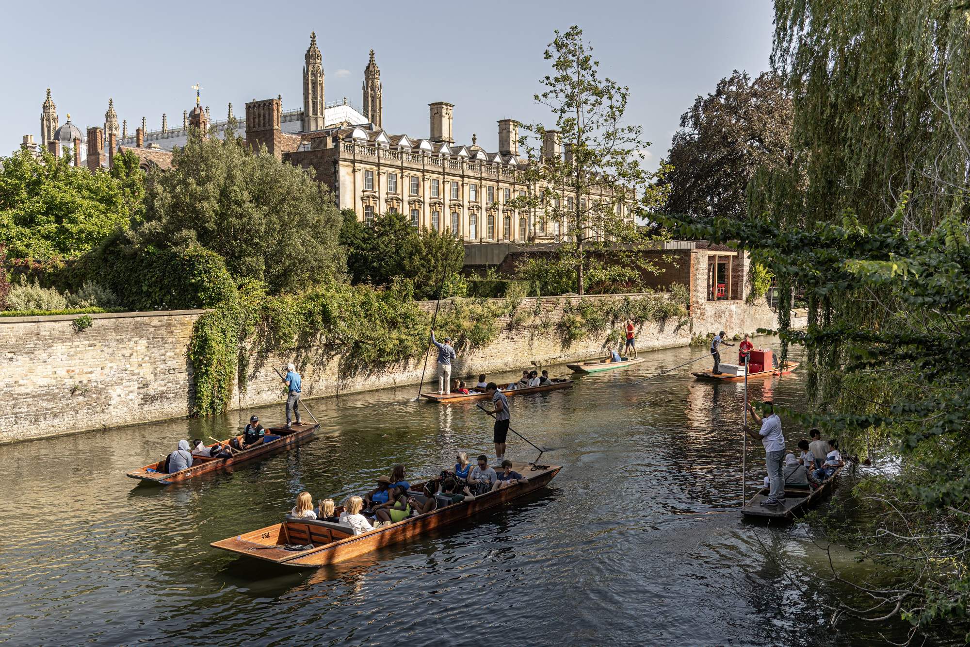 Solve Cambridge Scene jigsaw puzzle online with 352 pieces