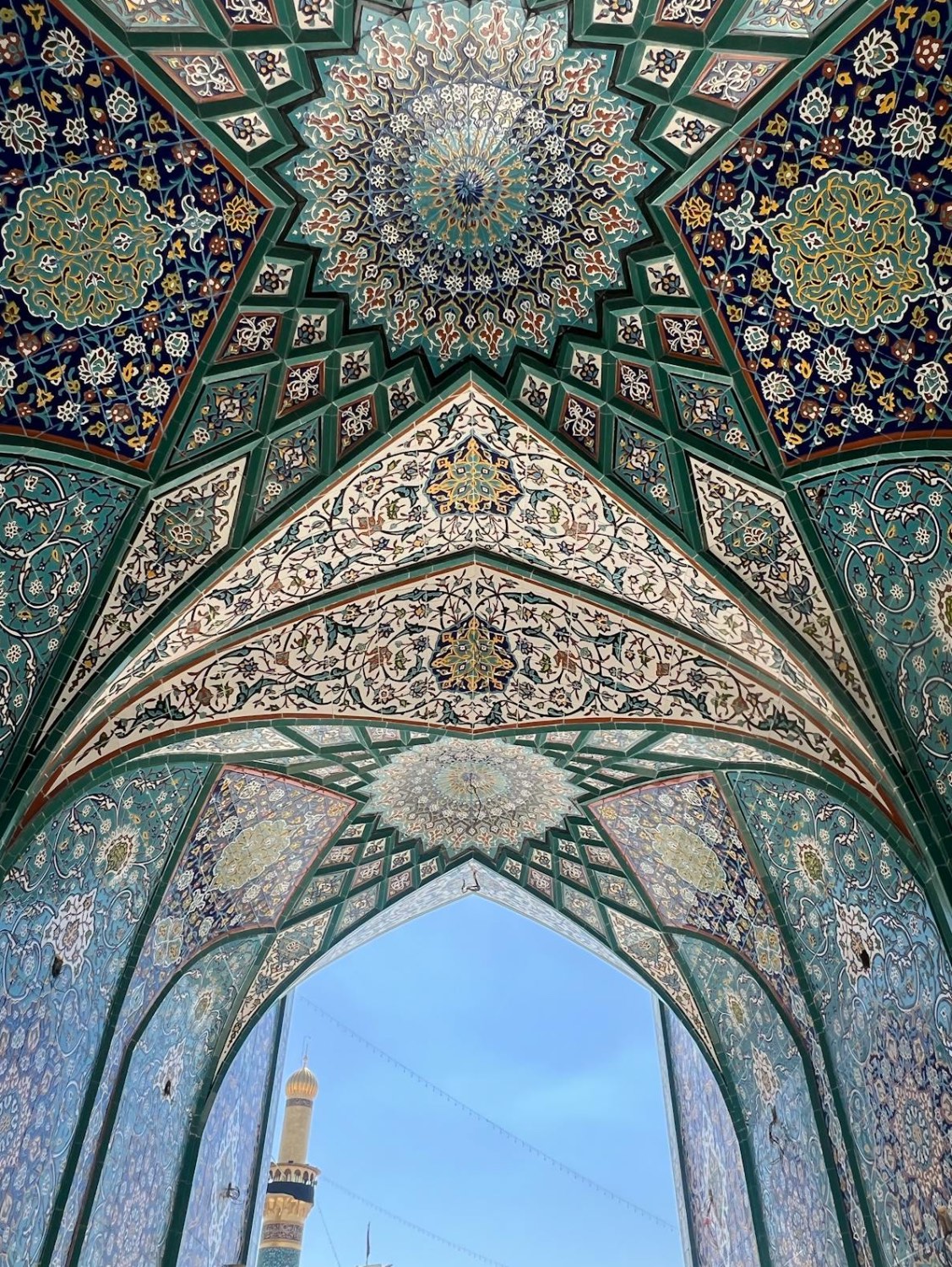 Solve A Mosque's ornate vaulted ceiling jigsaw puzzle online with 130 ...