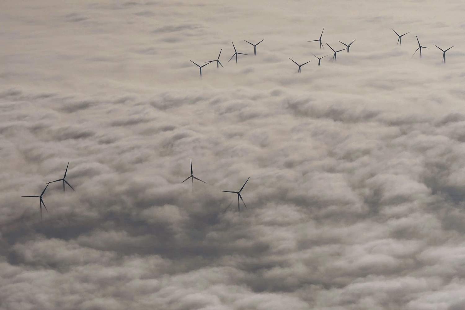Solve Châtellerault Wind Turbines jigsaw puzzle online with 70 pieces