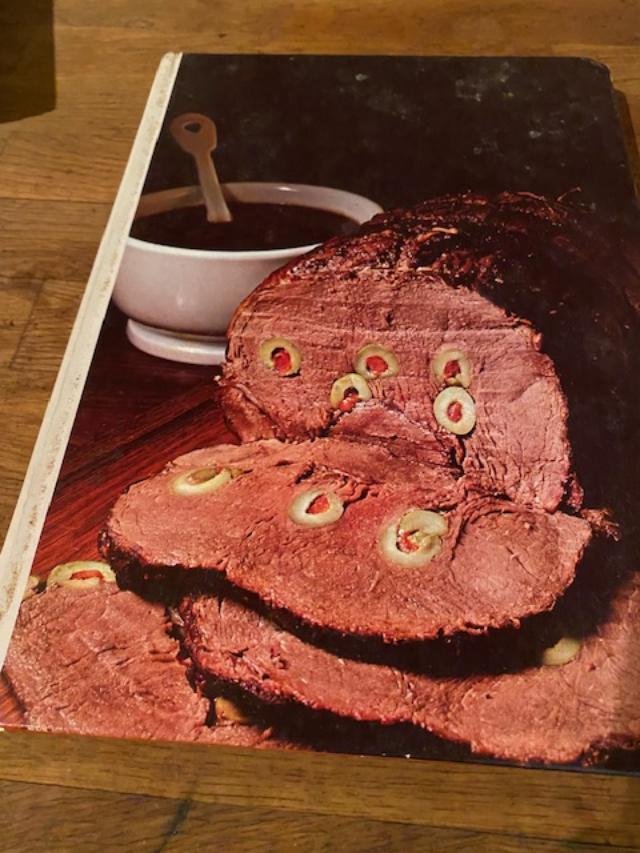 Solve The Meats cookbook jigsaw puzzle online with 20 pieces