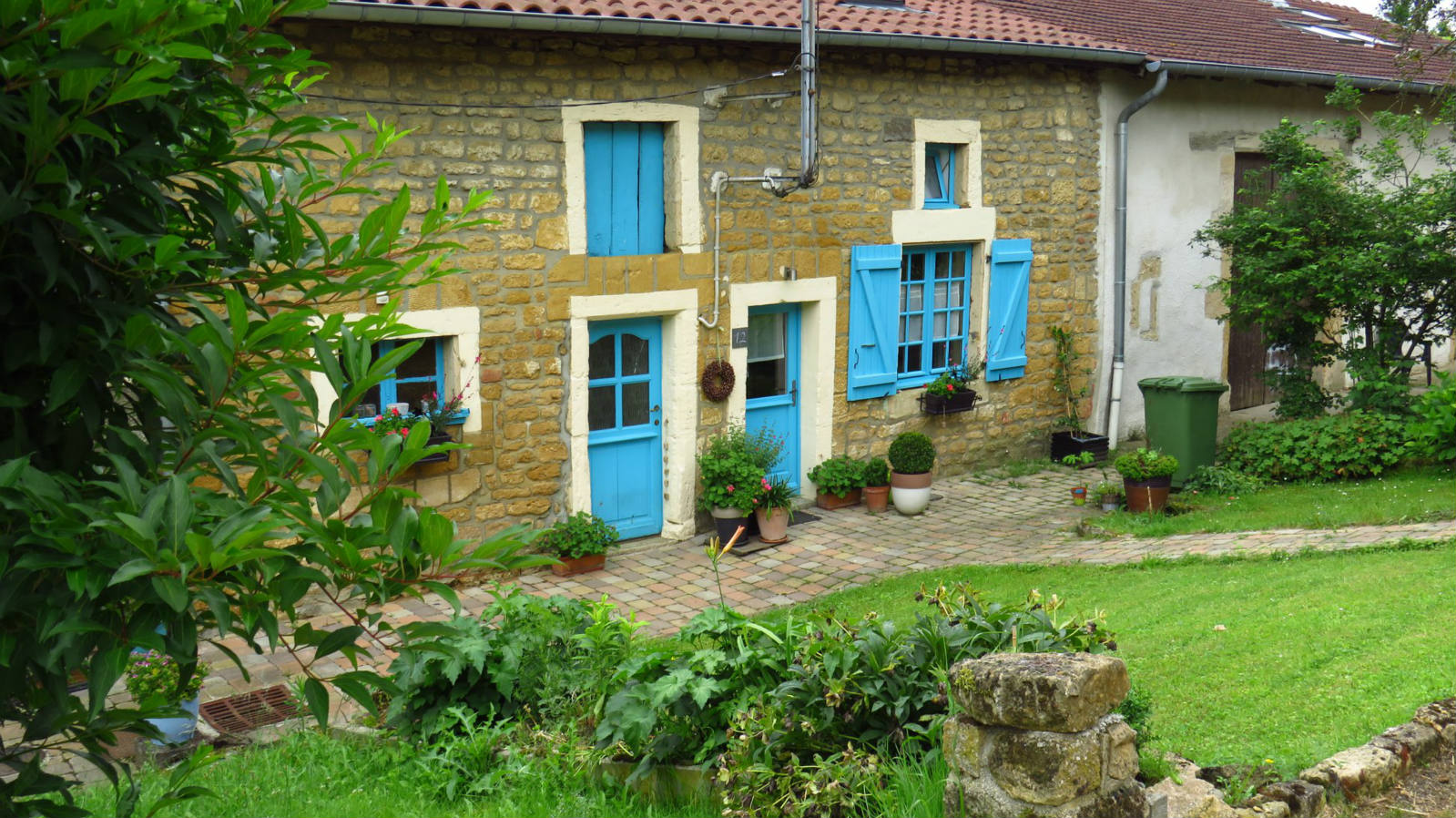 Solve landhuisje jigsaw puzzle online with 390 pieces