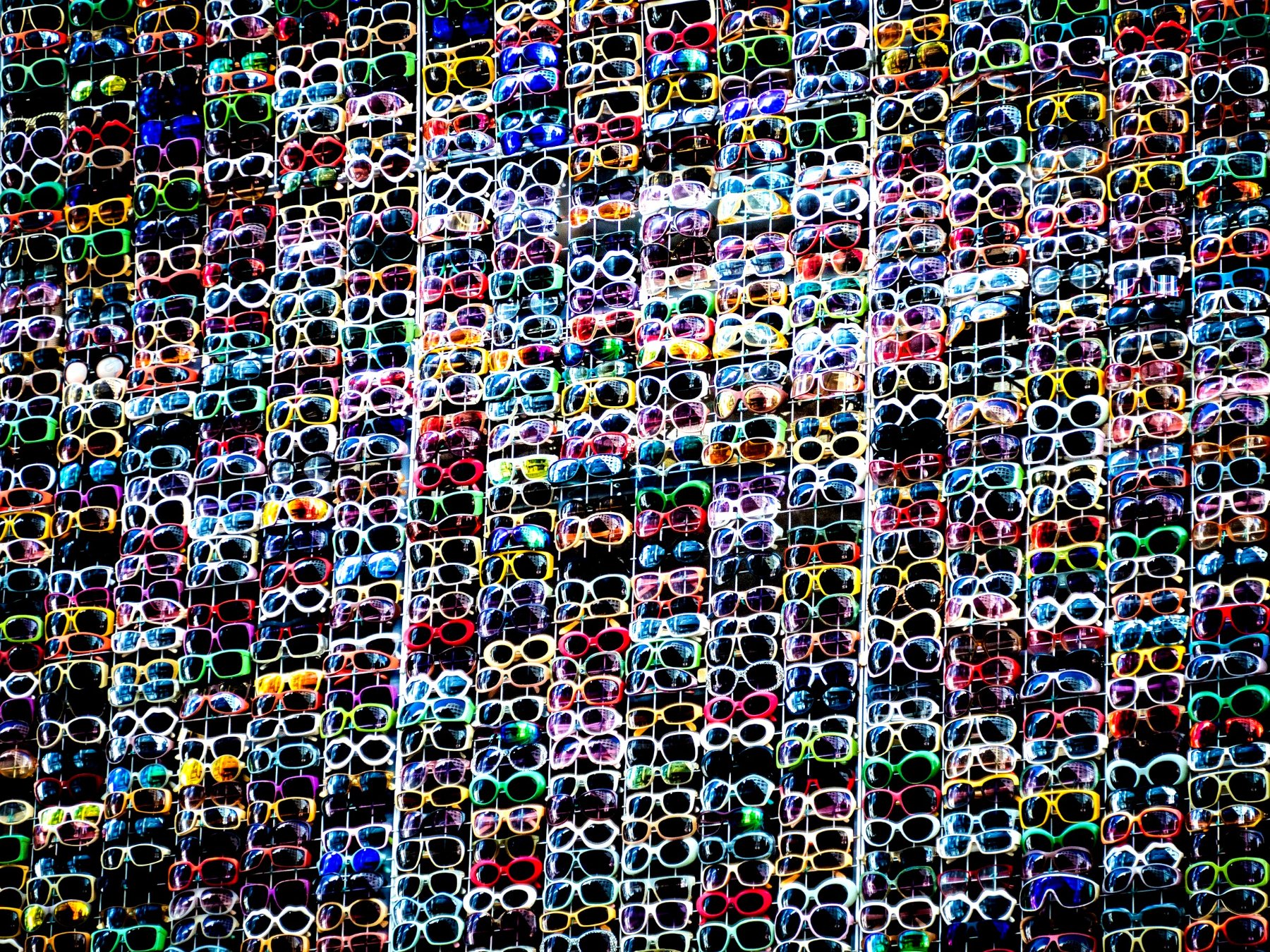 Solve sunglasses jigsaw puzzle online with 63 pieces