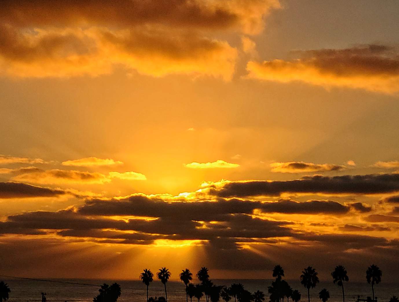 Solve 10/26/2022 Real Sunset Cliffs Sunset jigsaw puzzle online with 35 ...