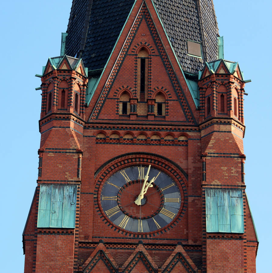 Solve American Church in Berlin jigsaw puzzle online with 36 pieces