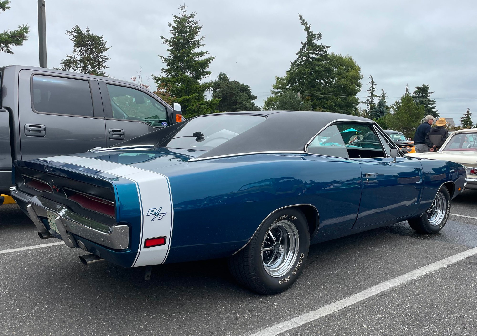 Solve 1969 Dodge Charger R/T jigsaw puzzle online with 88 pieces