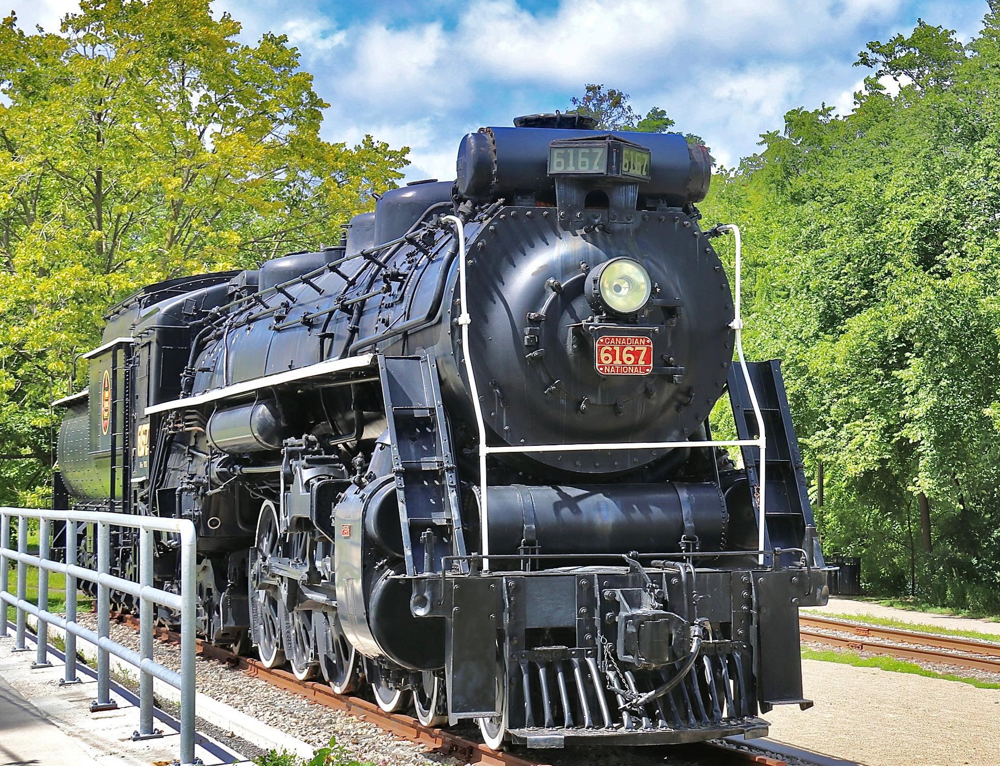 Solve CNR 4-8-4 "Northern" jigsaw puzzle online with 594 pieces
