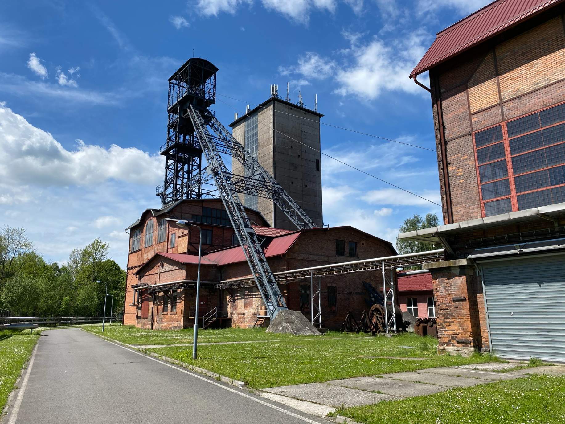 Solve Zofie coal mine Orlova jigsaw puzzle online with 165 pieces