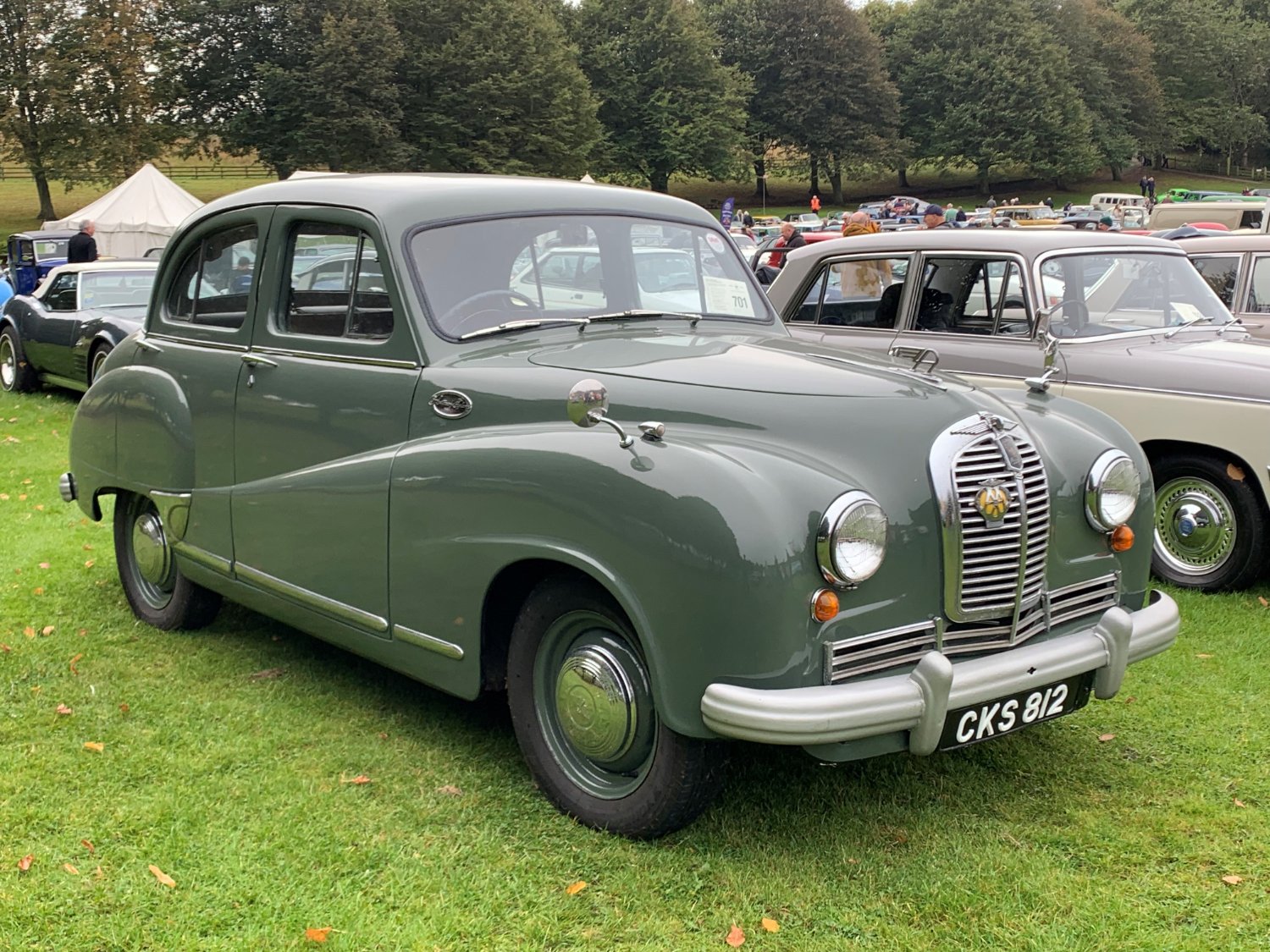 Solve 1953 Austin A70 Hereford jigsaw puzzle online with 35 pieces