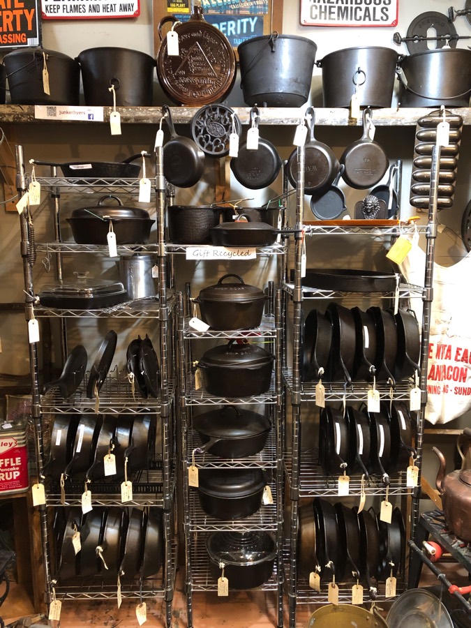 Solve Cast iron jigsaw puzzle online with 48 pieces