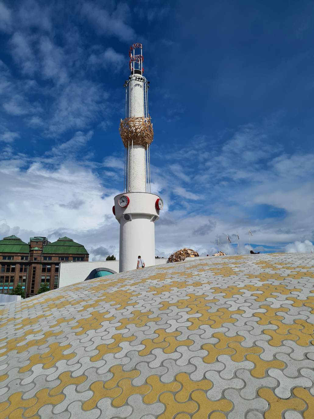 Solve Helsinki jigsaw puzzle online with 99 pieces