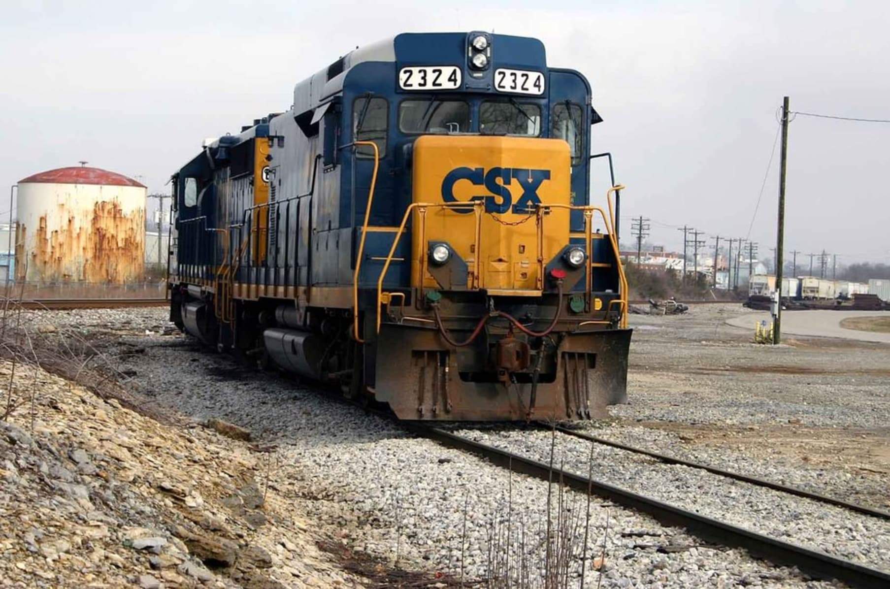 Solve CSX 2324 GP30 Slug Challenge jigsaw puzzle online with 600 pieces