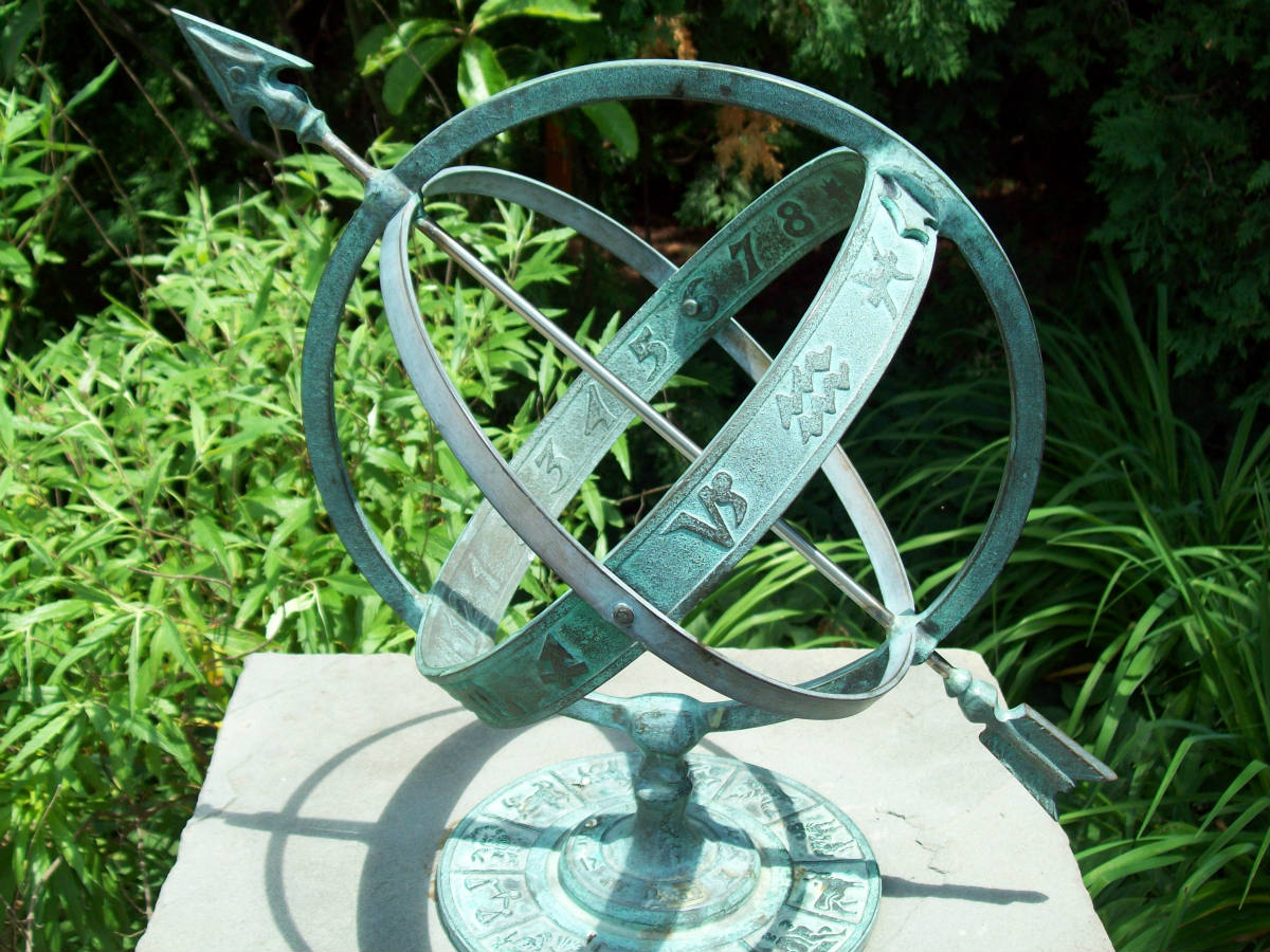 Solve Sun Dial jigsaw puzzle online with 88 pieces