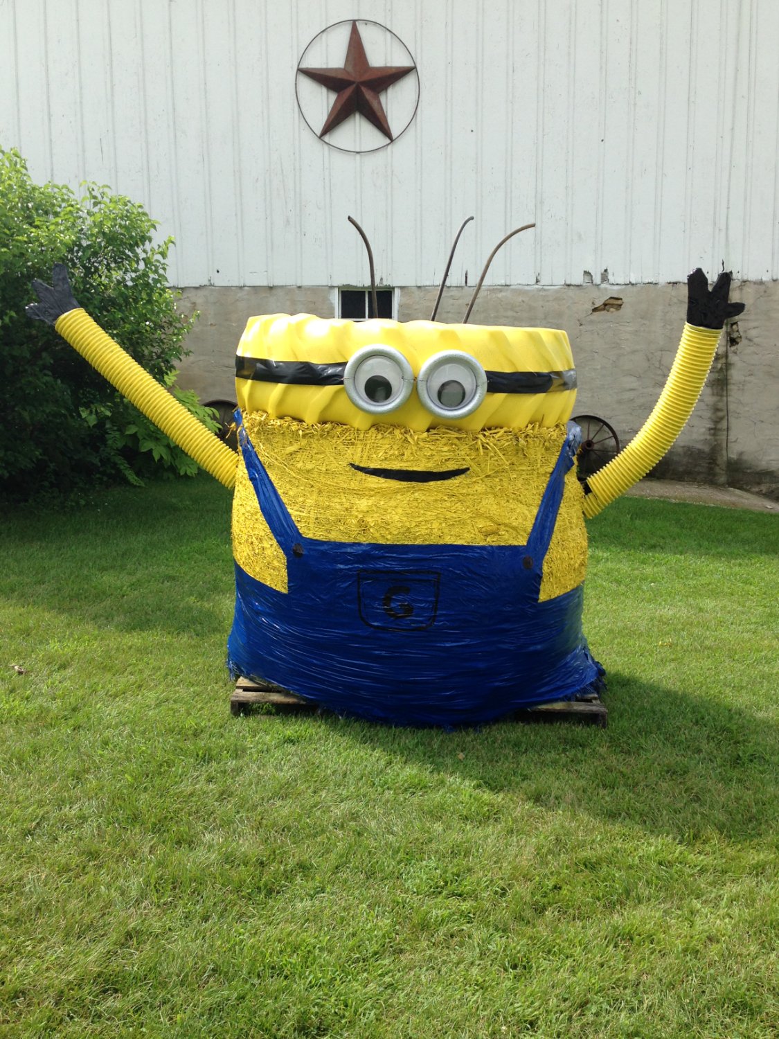 Solve minion jigsaw puzzle online with 130 pieces