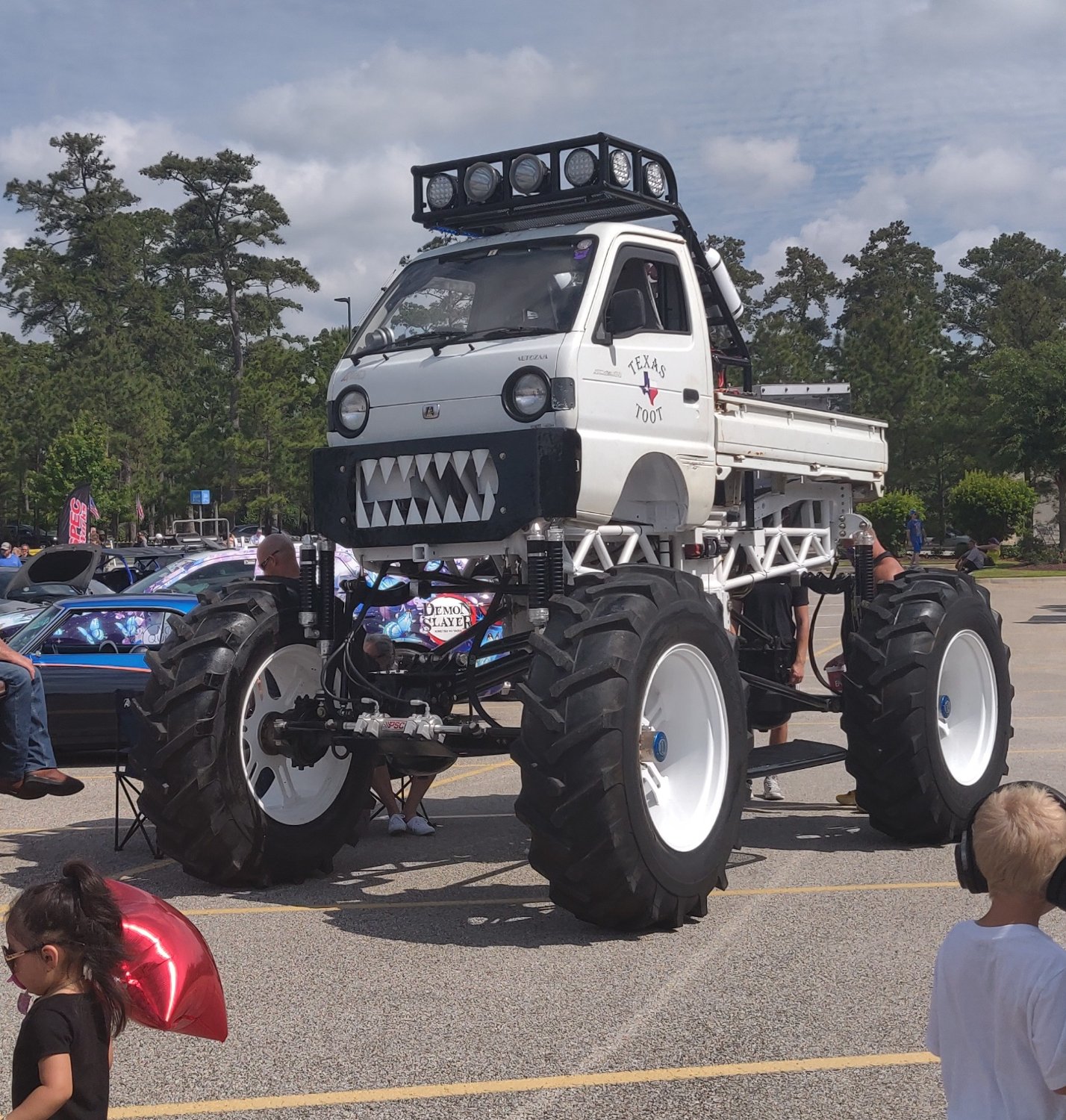 Solve TEXAS TOOT jigsaw puzzle online with 72 pieces