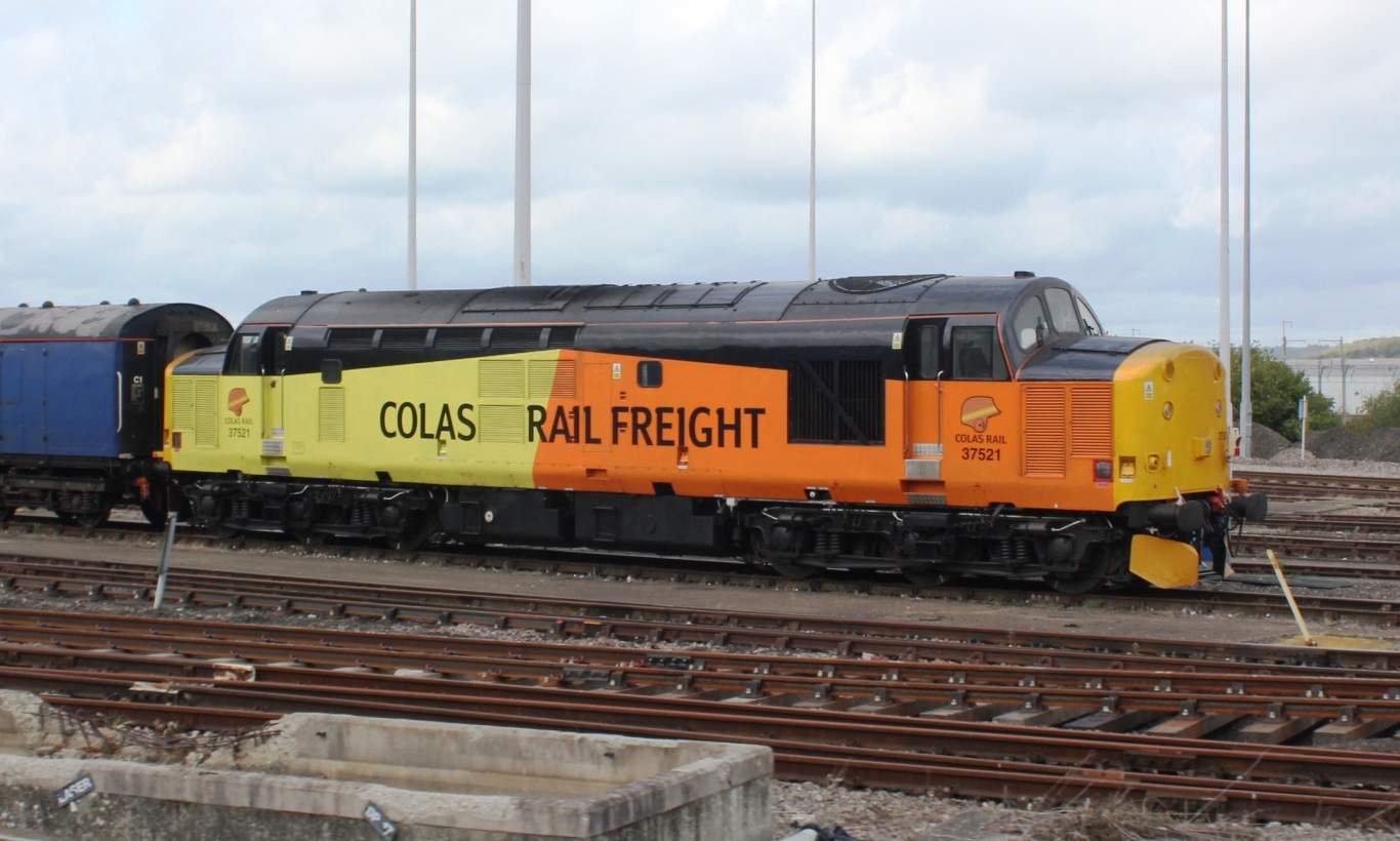 Solve BR Class 37 37521 in Colas colours at Reading Upper Triangle ...