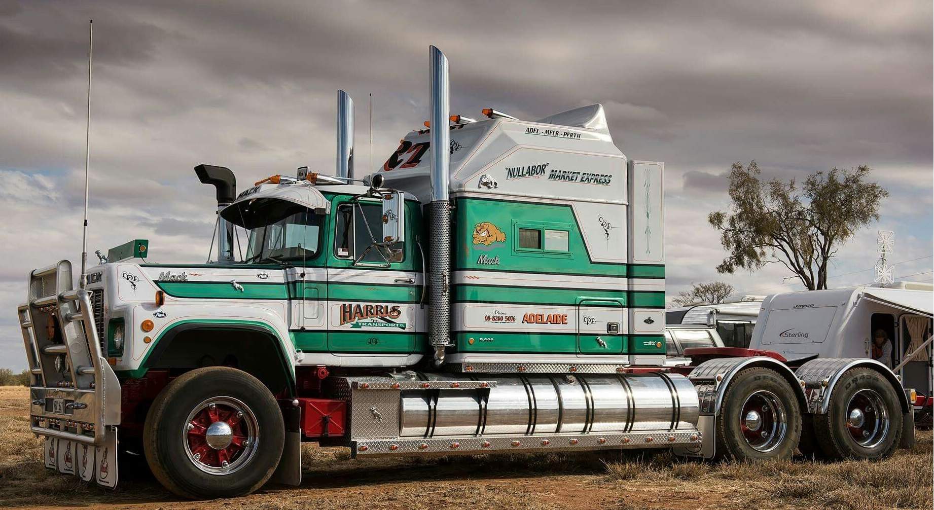 Solve Harris Transport Mack_01 jigsaw puzzle online with 540 pieces