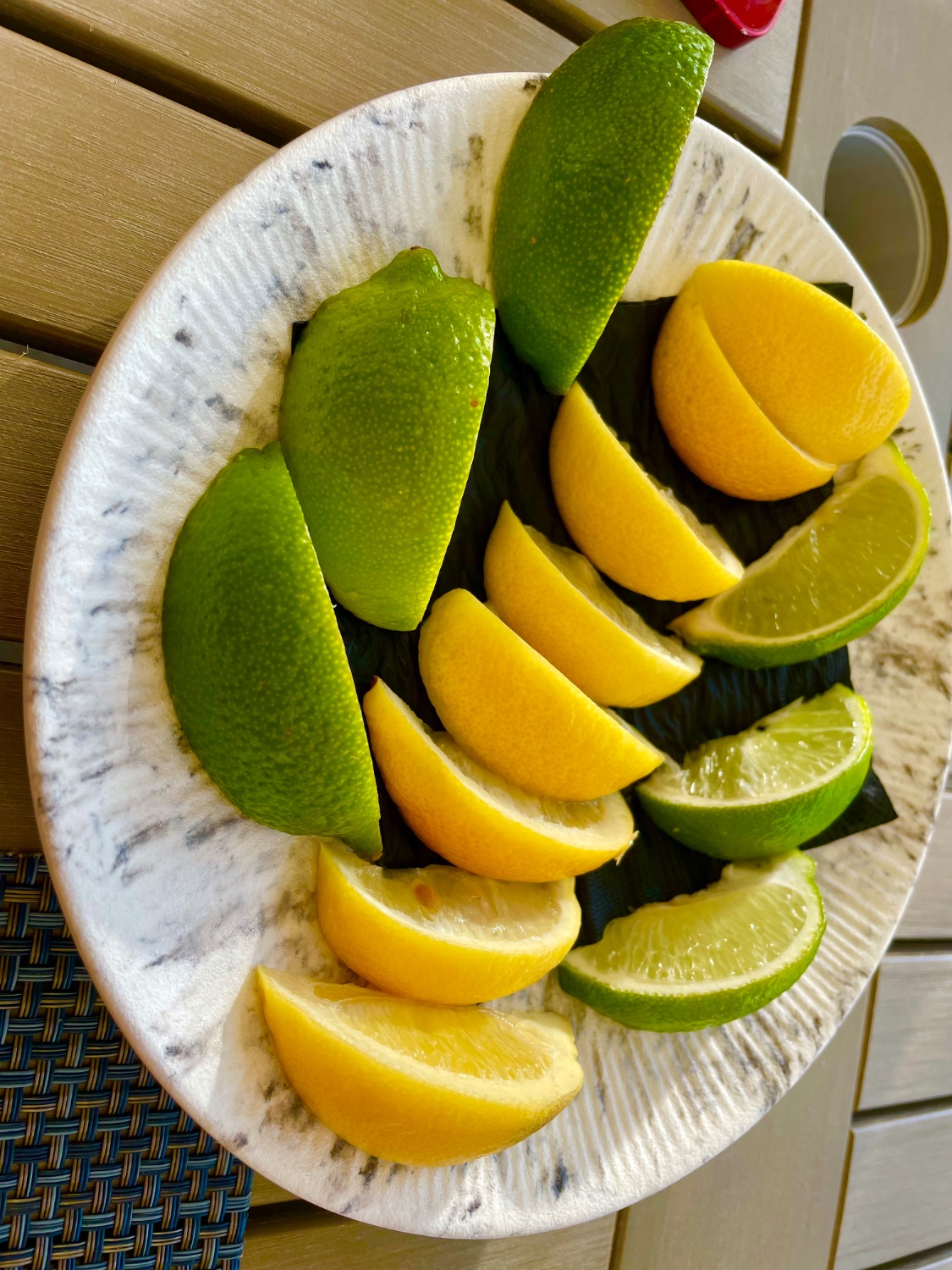 Solve Lemon lime jigsaw puzzle online with 300 pieces