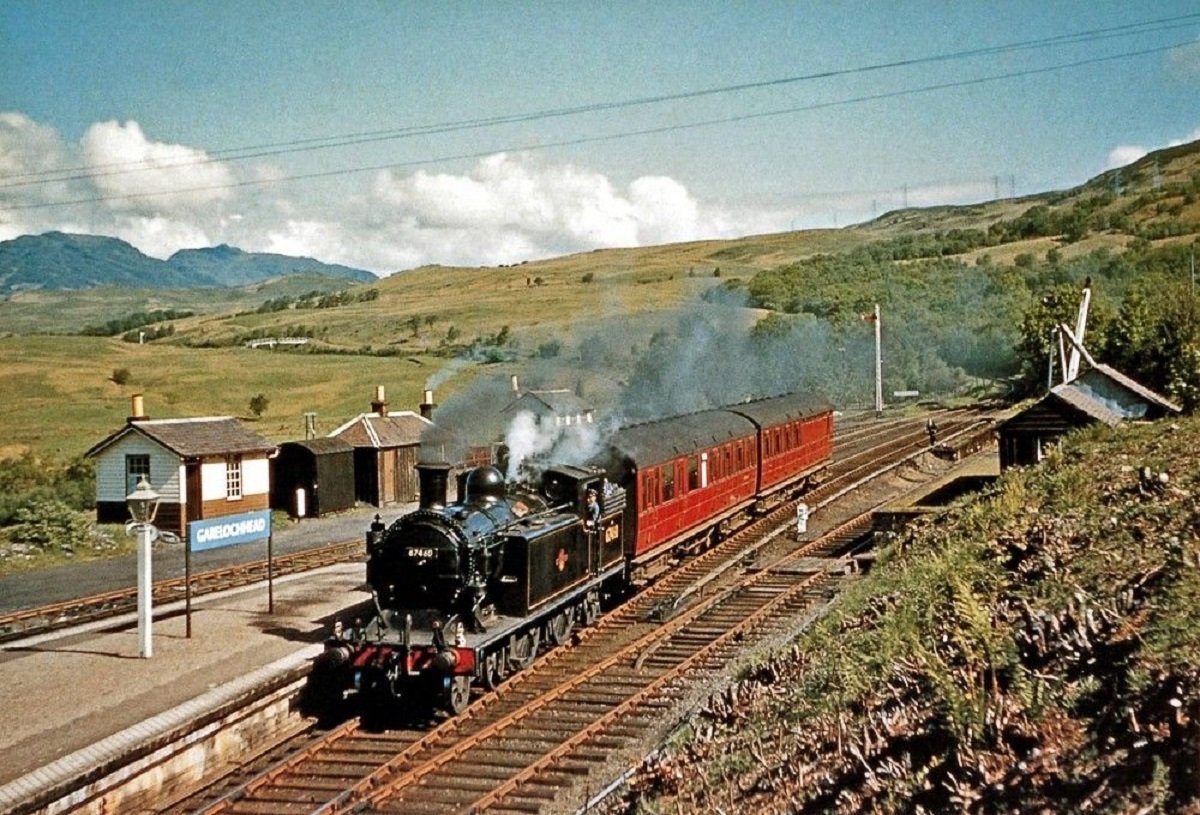 Solve LNER CLASS C15 4-4-2 67460. jigsaw puzzle online with 176 pieces