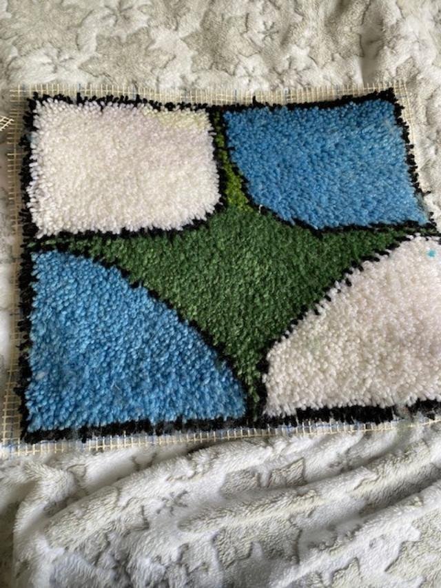 Solve Rug (i) jigsaw puzzle online with 20 pieces