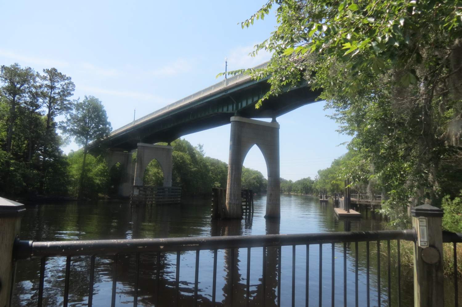 Solve Riverwalk Conway, SC jigsaw puzzle online with 96 pieces