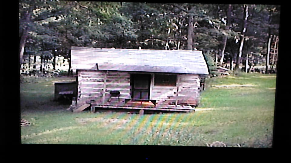 Puzzle | 120 pièces | Grand Pap Log Cabin Build for the Family | Jigidi