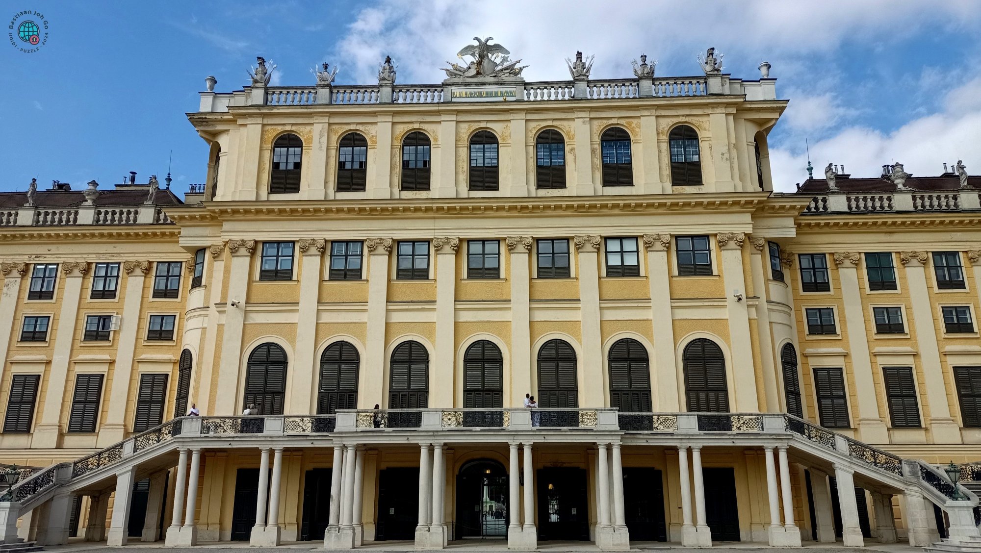 Solve Slot Schönbrunn Wenen. 🇦🇹 jigsaw puzzle online with 252 pieces