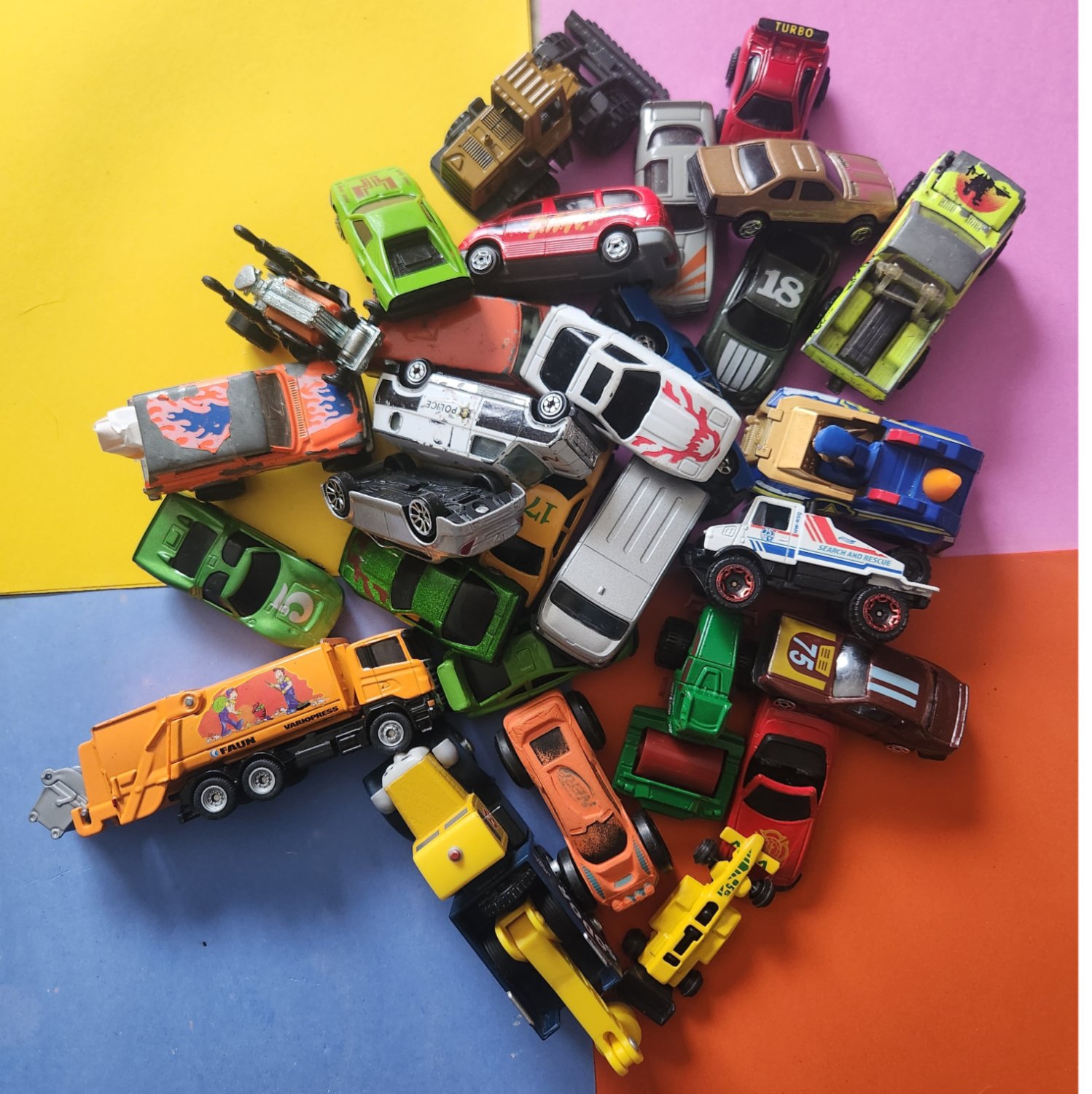 Solve cars jigsaw puzzle online with 600 pieces