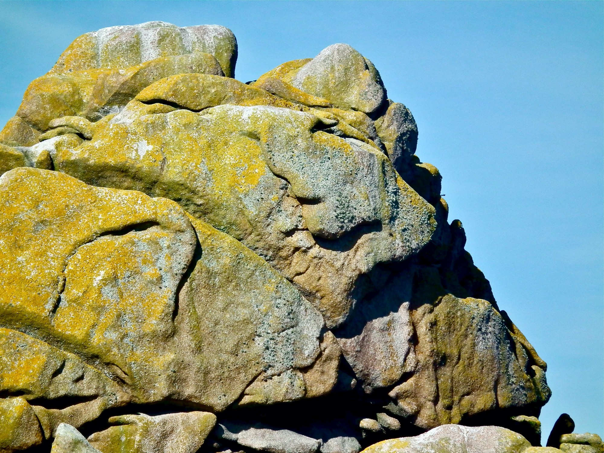 Solve Rocks jigsaw puzzle online with 99 pieces