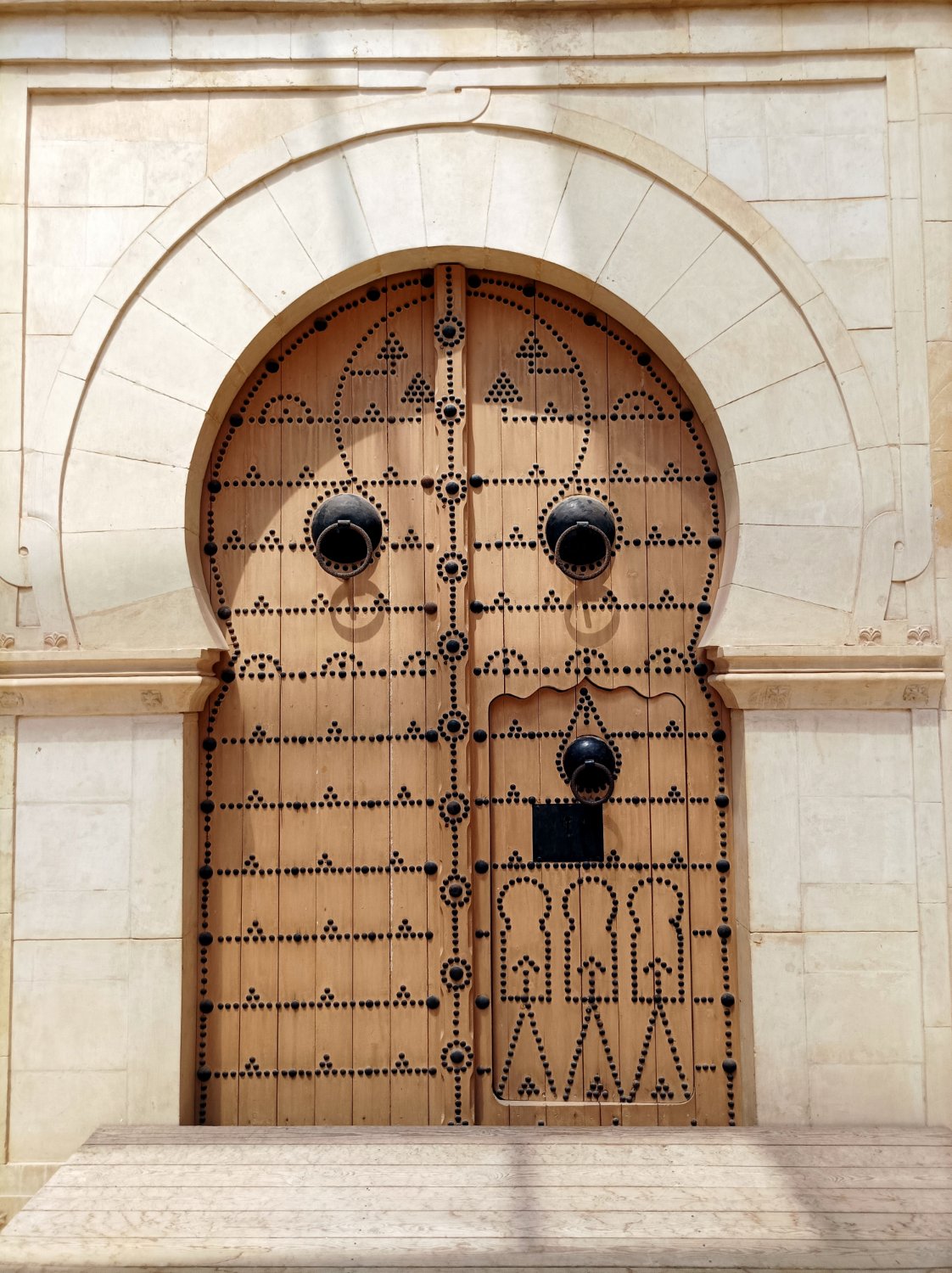 Solve entrance jigsaw puzzle online with 70 pieces