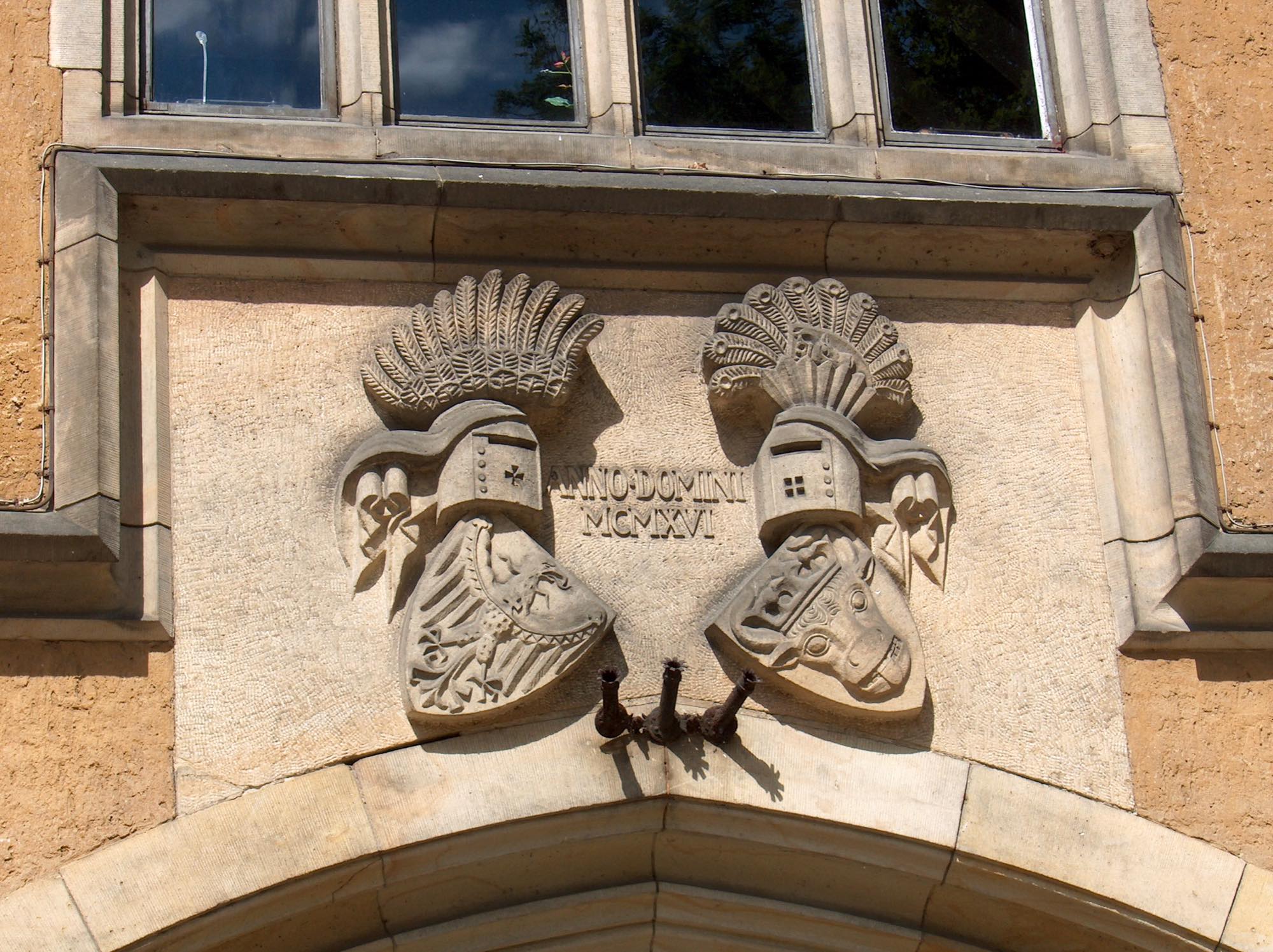 Solve Coat of Arms #3 jigsaw puzzle online with 594 pieces