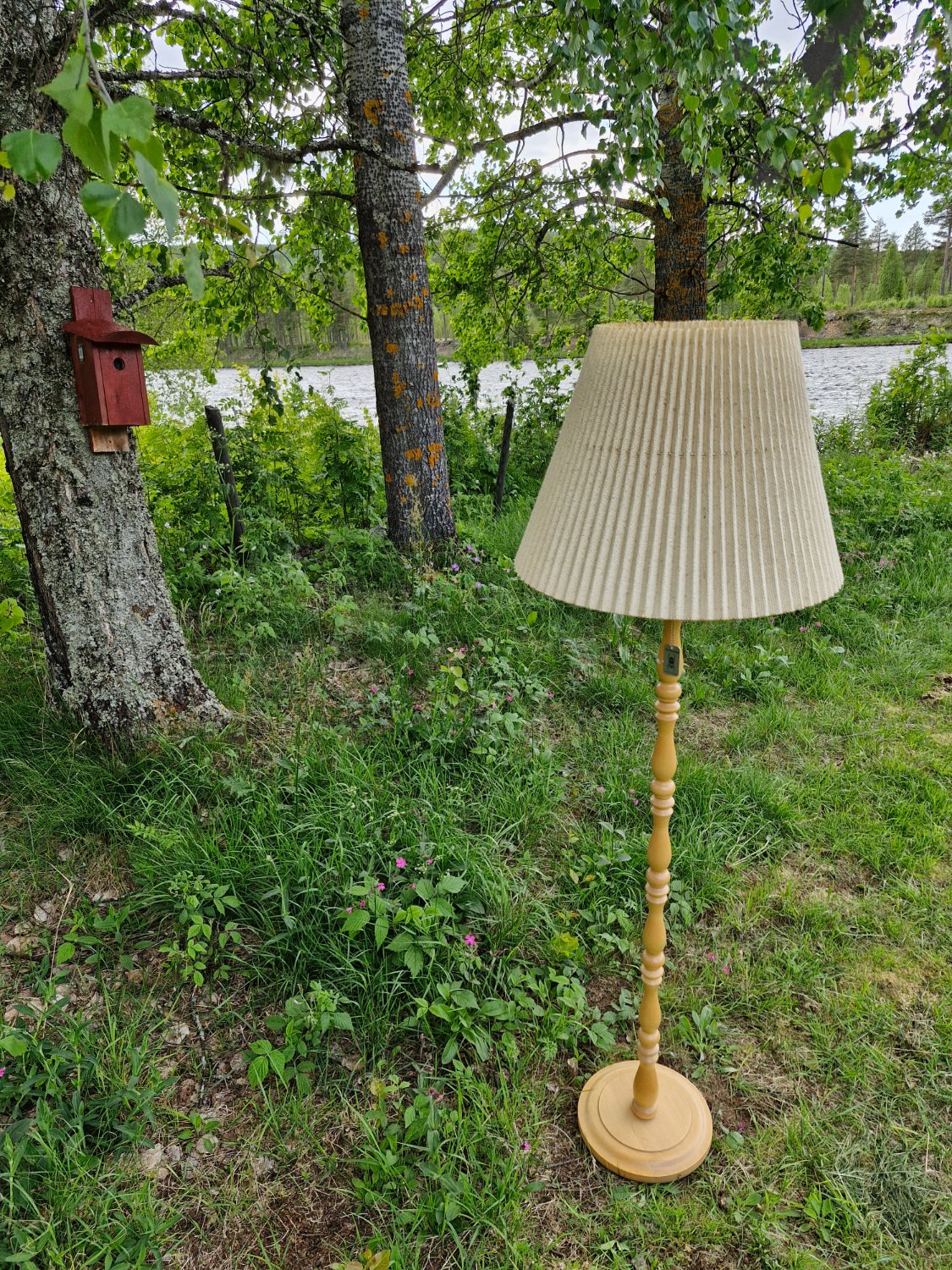 Solve Lamp jigsaw puzzle online with 108 pieces