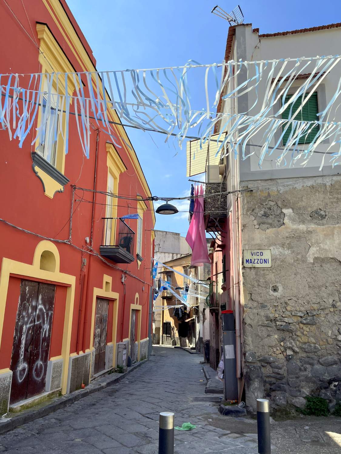 Solve Via Ercolano jigsaw puzzle online with 221 pieces