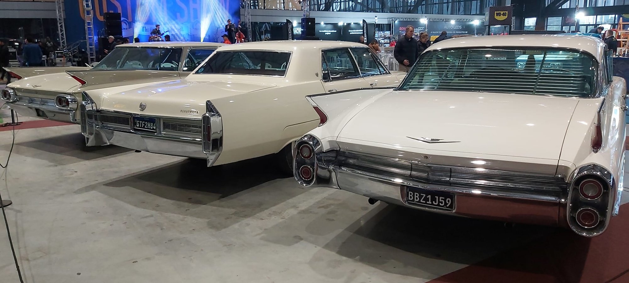 Solve CADILLAC'S Rear view jigsaw puzzle online with 210 pieces