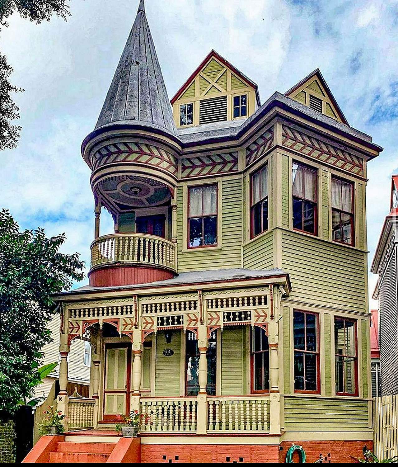 Solve house jigsaw puzzle online with 550 pieces